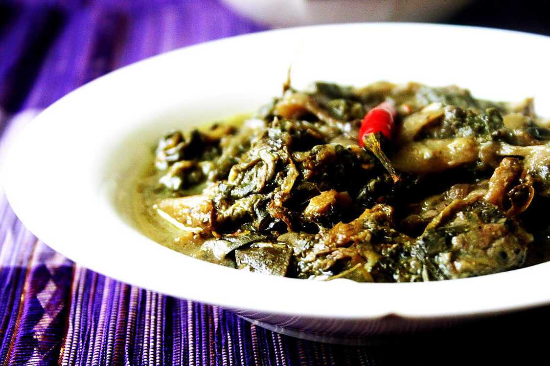 Recipe of Laing (Taro leaves and stalks in coconut milk)